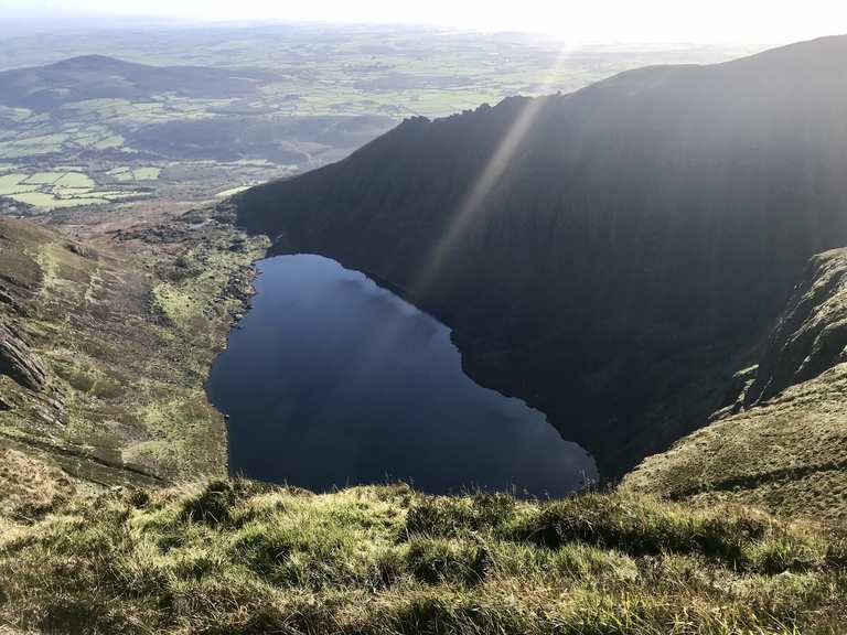 Coumshingaun Lough Aussichtspunkt: Wanderungen und Rundwege | komoot
