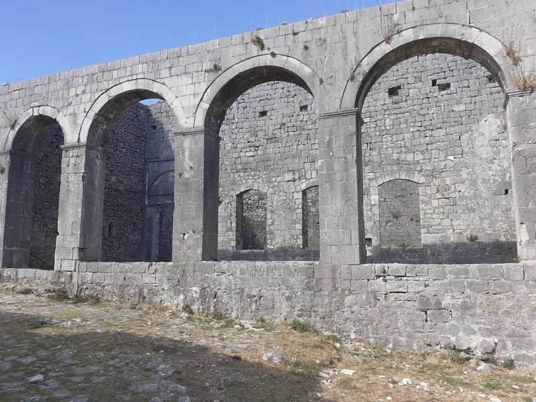 Kalaja e Rozafës: Wanderungen und Rundwege | komoot