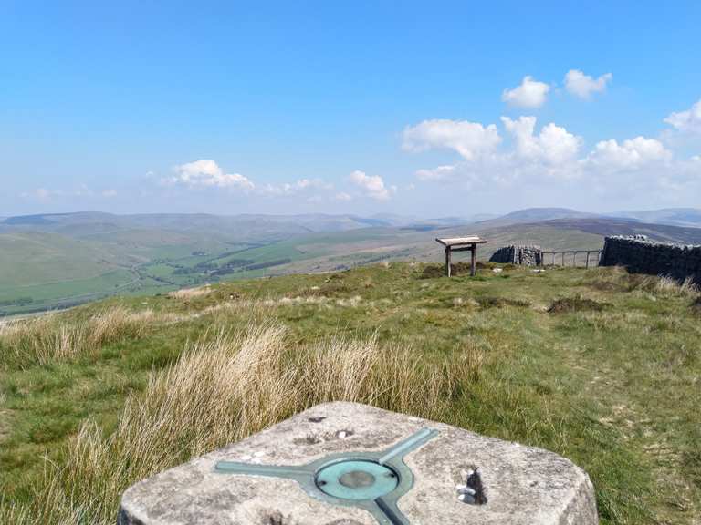 Malcolm Monument on Whita Hill Routes for Walking and Hiking | Komoot