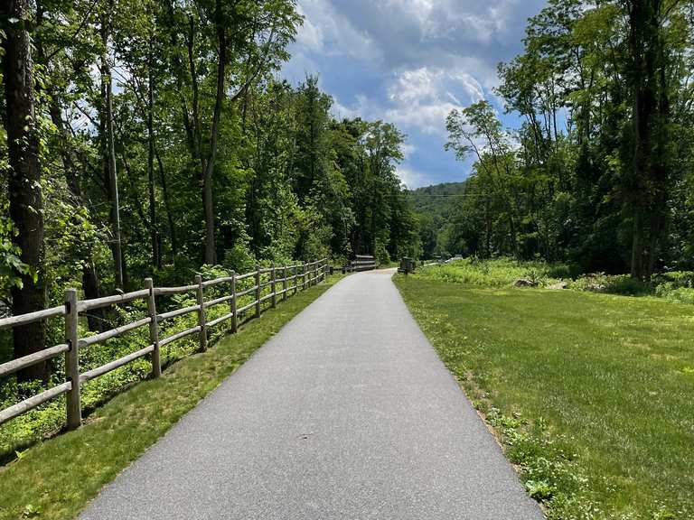 Farmington River Trail loop — Hartford, Connecticut | road ride | Komoot