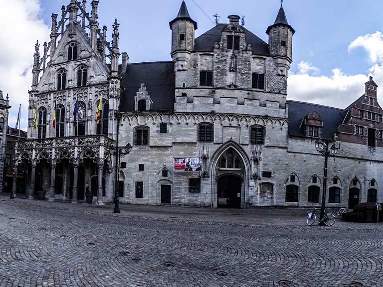 Oude Lakenhalle - Stadhuis Mechelen wandelroutes en hikes | Komoot