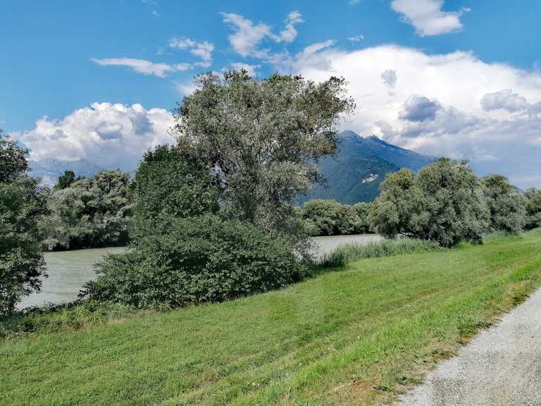 Strand von Colico am Comer See – Blick auf den Comer See Runde von ...