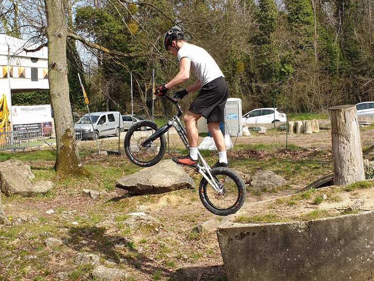 Terrain de VTT trial de Cerny - Itinéraires de rando et marche | Komoot