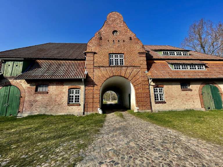 Gut Friedeburg: Wanderungen und Rundwege | komoot