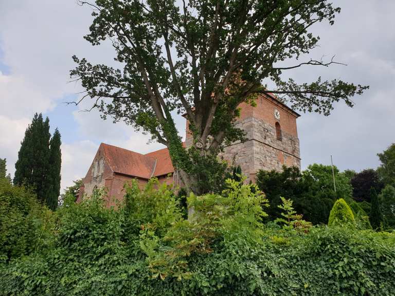 St. Servatius Kirche Selent : Radtouren und Radwege | komoot
