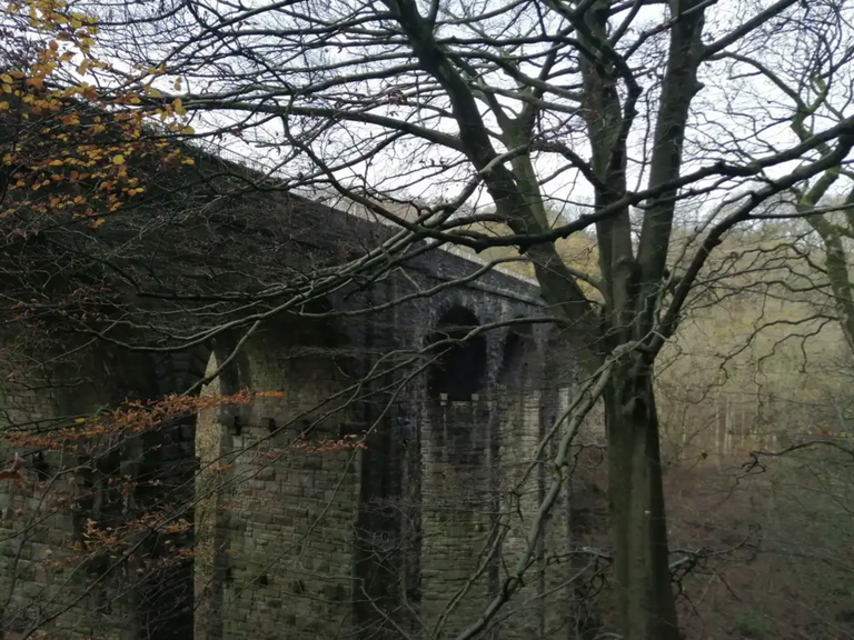 Healey Dell Viaduct: Wanderungen und Rundwege | komoot