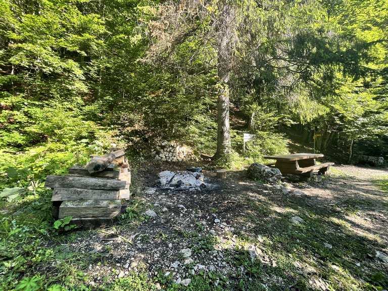 Gorges de la Poëta-Raisse et la grotte de la cascade de Môtiers ...