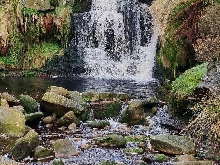 Moss Waterfall & Seven Falls Waterfall loop from Tintwistle — Peak ...
