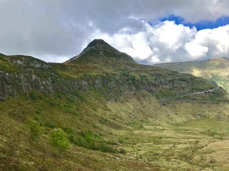 Puy Peyre-Arse y Puy Mary a través de la brèche de Roland – bucle con ...