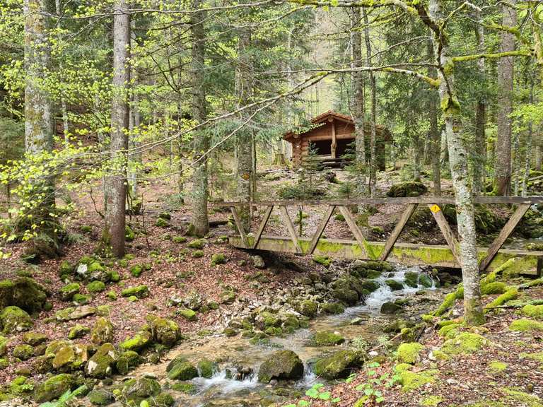 Gorges de la Poëta-Raisse et la grotte de la cascade de Môtiers ...