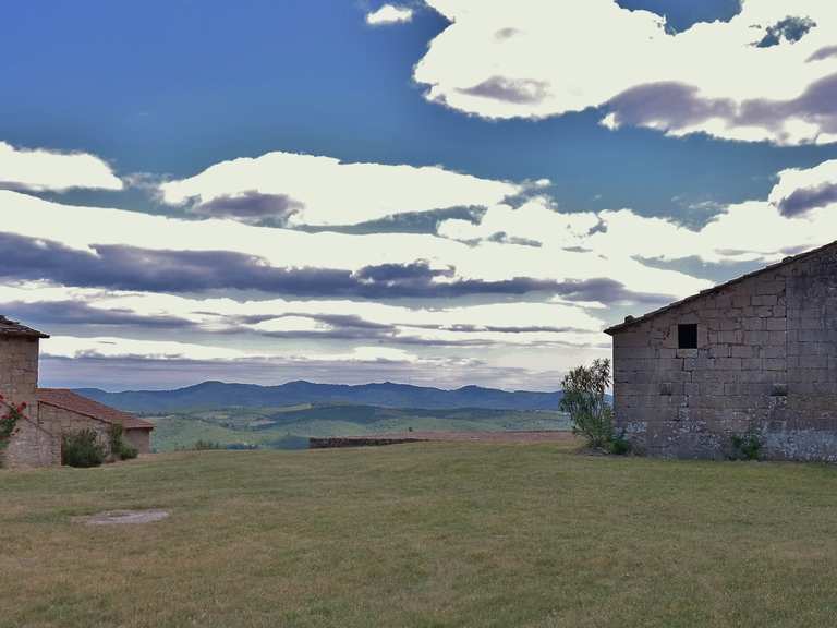 A Igreja de Santa Maria em Colle e a Borgo de Fonterutoli — Tour em ...
