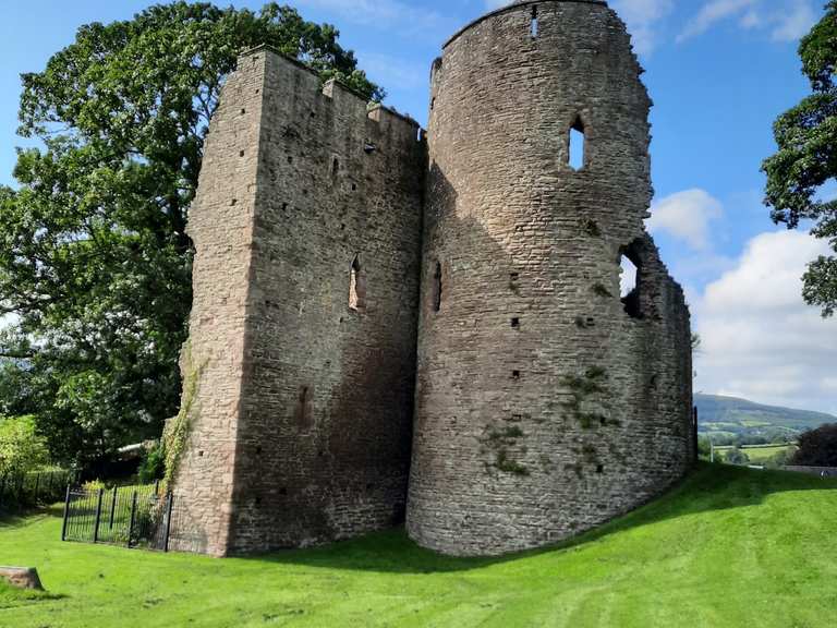 Table Mountain & Crickhowell Castle loop — Bannau Brycheiniog (Brecon ...