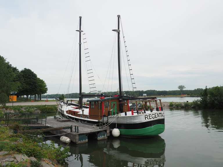 Hundertwasser Schiff 'Regentag' 🛥️ Tulln Hafen : Radtouren und Radwege ...