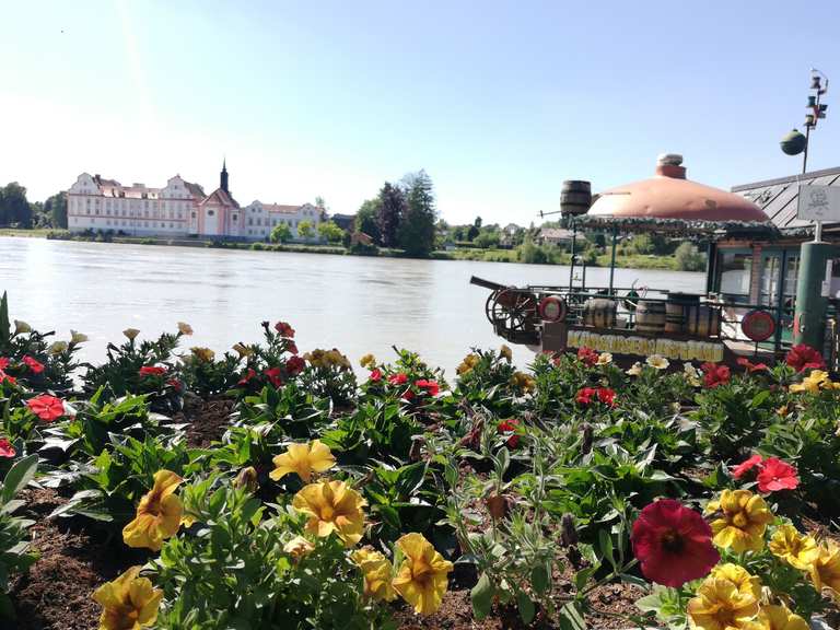 Schärding am Inn – Stadtplatz von Schärding Runde von chärding ...