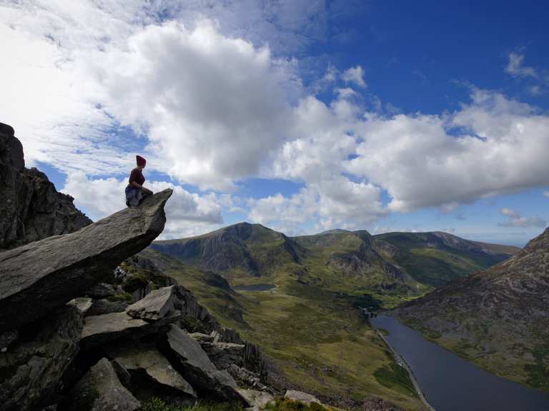 Tryfan North Ridge scramble loop from Llyn Ogwen — Snowdonia National ...