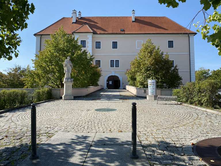 Schloß Vösendorf - Vösendorf, Mödling | Cycling Tips & Photos | Komoot
