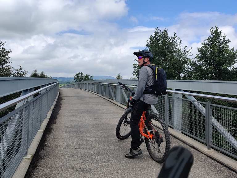 Schöne Brücke mit tollem Blick auf die Berge - Mountain Bike Trails & Tracks | Komoot