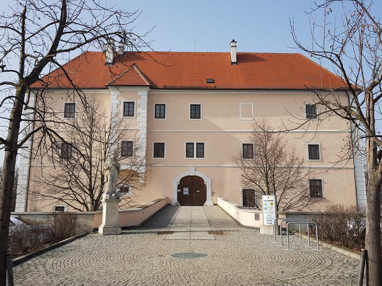 Schloß Vösendorf - Vösendorf, Mödling | Cycling Tips & Photos | Komoot