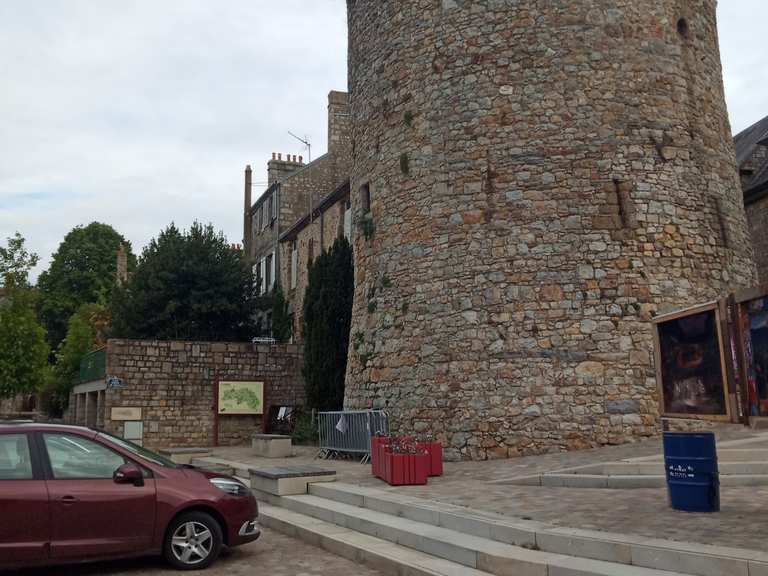 Château de Domfront et le plan d'eau de Saint-Fraimbault — boucle ...