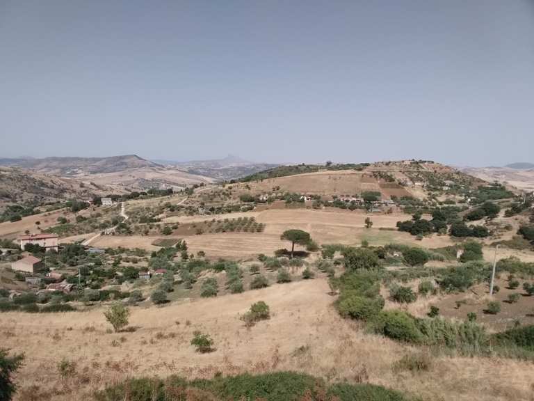 Alia et les grottes de Gurfa depuis la vallée du Platani - circuit ...