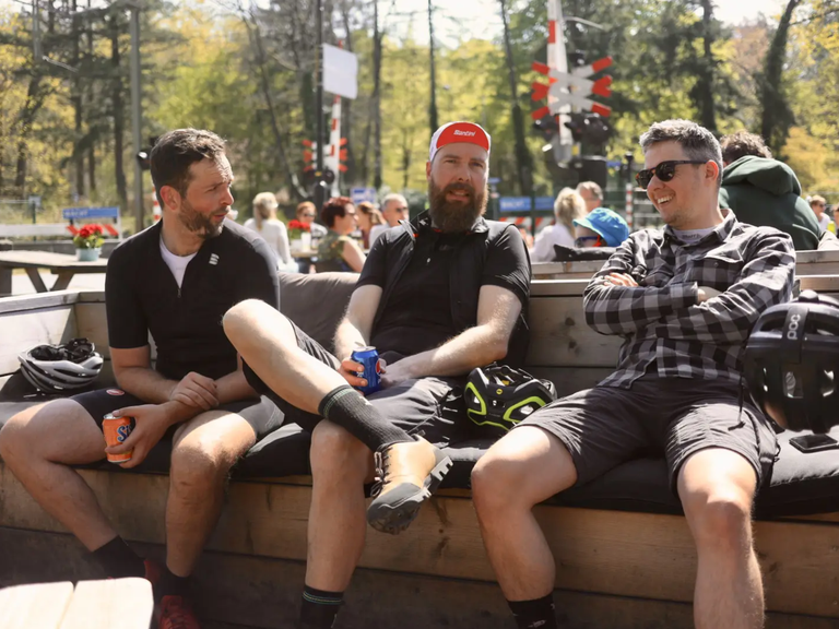 Halte Assel. Pitstopplaats fietsroutes en kaart | Komoot