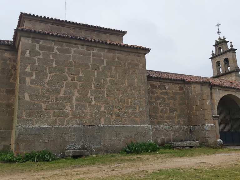 Ermita de Nuestra Señora del Castillo desde Pereña de la Ribera ...