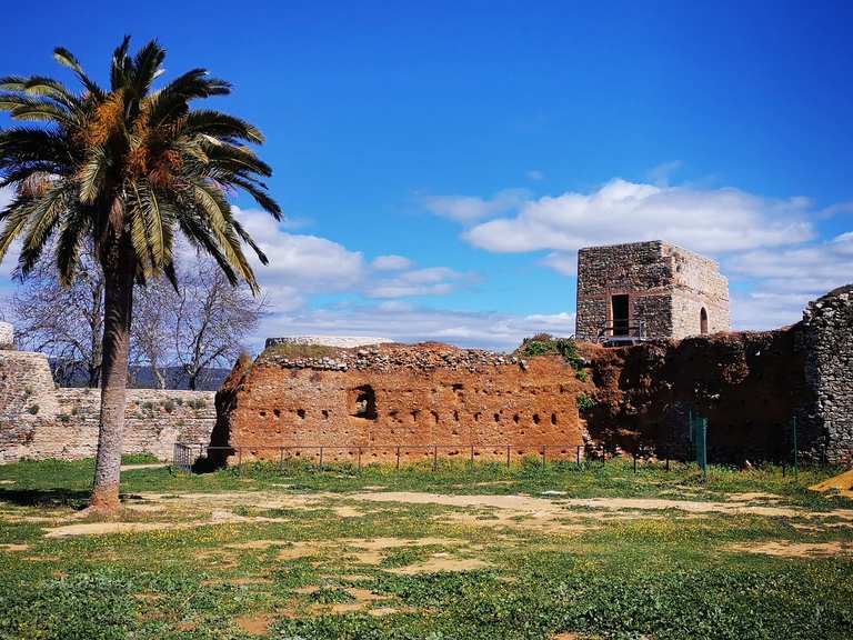 Castillo de Constantina y Monasterio Nuestra Señora de los Ángeles ...