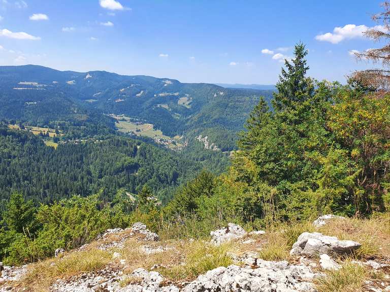 Roche Blanche — boucle dans le parc naturel régional du Haut-Jura ...