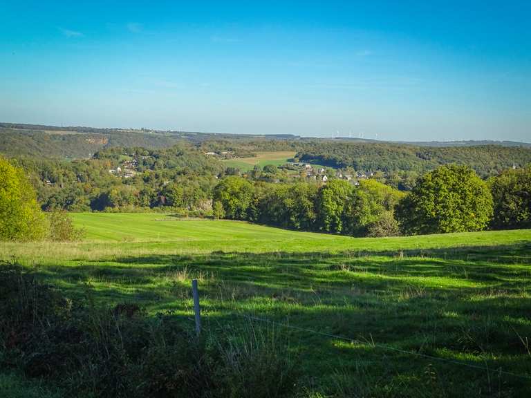 Balade autour de Mozet – Château de Goyet boucle au départ de Thon ...