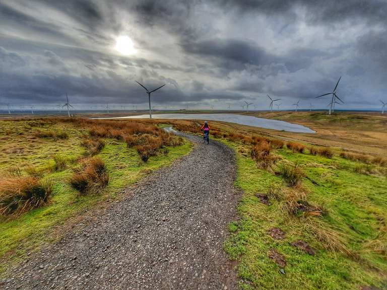 Whitlee Wind Farm auf einem ausgedehnten Schotterwegenetz: Mountainbike ...