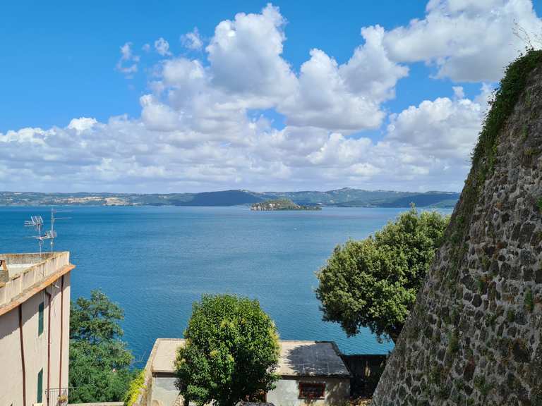 Promenade à travers les villages du lac de Bolsena depuis Capodimonte ...