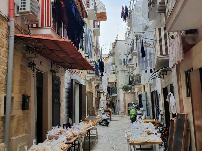 The center and the old town of Bari – city loop | hike | Komoot