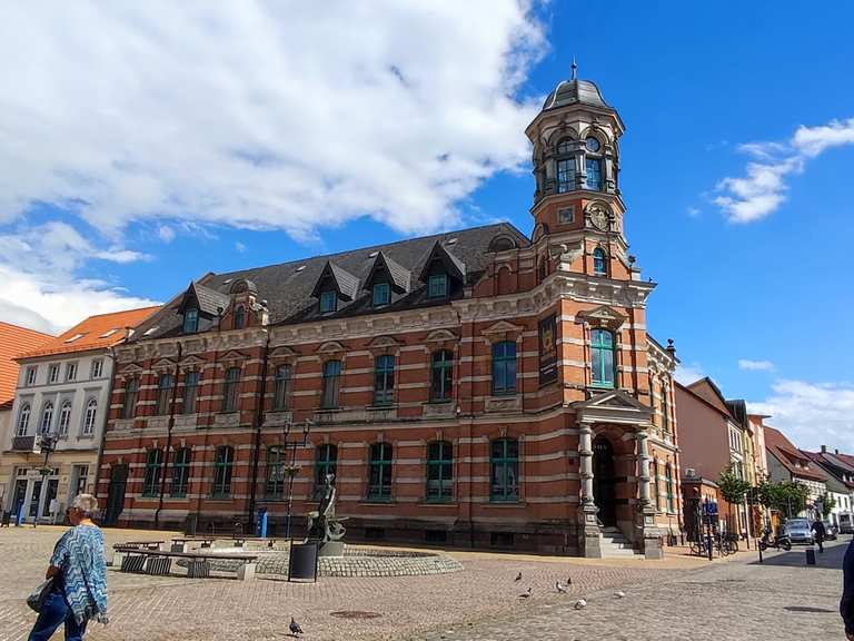 Parchim: Ehemaliges Kaiserliches Postamt Routes for Walking and Hiking ...