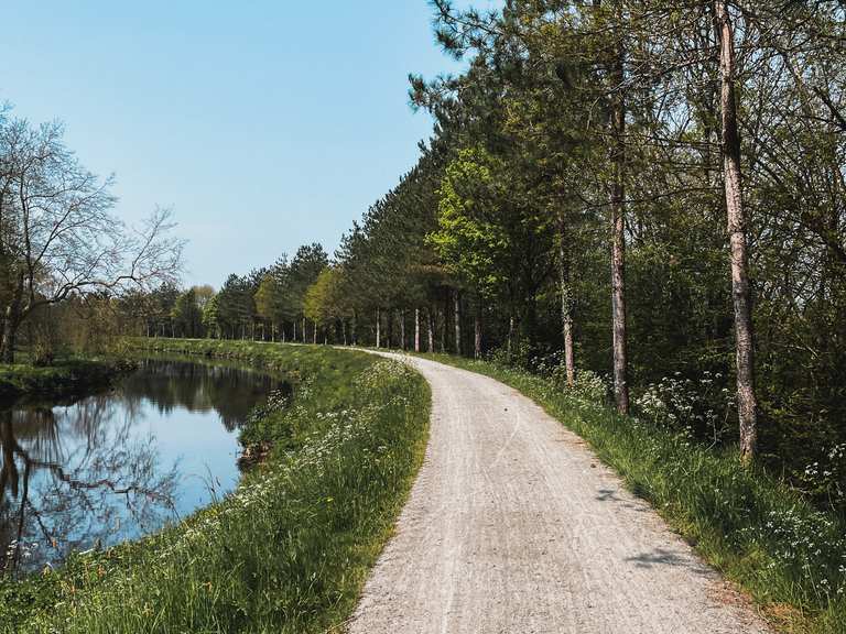 Schöne Landschaft entlang des Kanals von Nantes nach Brest : Radtouren ...