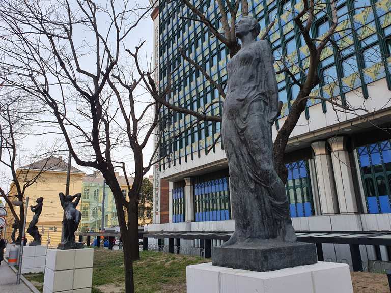 Sieben Skulpturen von Anton Hanak, Radetzkystraße 2, Wien: Wanderungen ...
