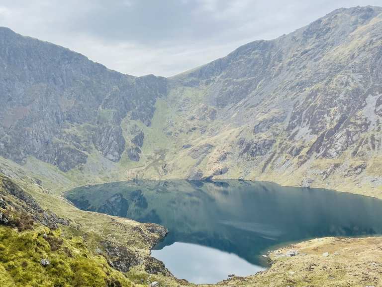Llyn Cau - erster Blick auf den ganzen See am Cadair Idris Routes for ...