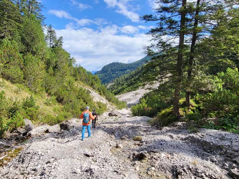 Sattelalpe Mountain Hut – Kapelle Alpe Gamp Runde von Gurtis ...