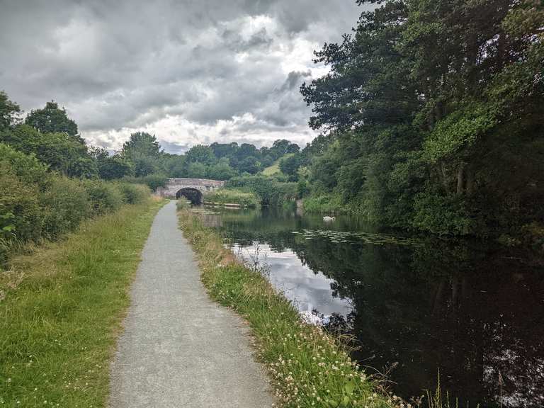 Powis Castle & the Montgomery Canal loop from Welshpool | hike | Komoot