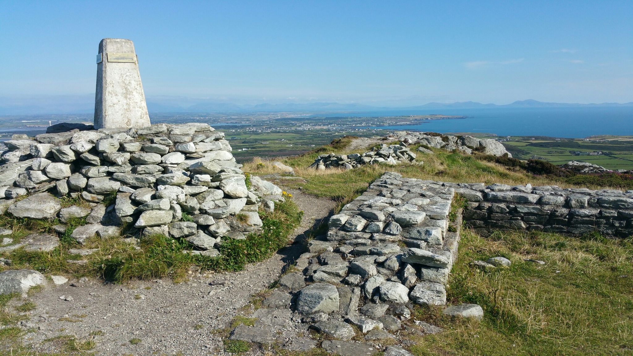 Gipfel des Holyhead Mountain – Holyhead Runde von Holyhead | Laufrunde ...