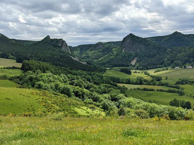 Points de vue sur les roches Tuilière et Sanadoire depuis la vallée ...