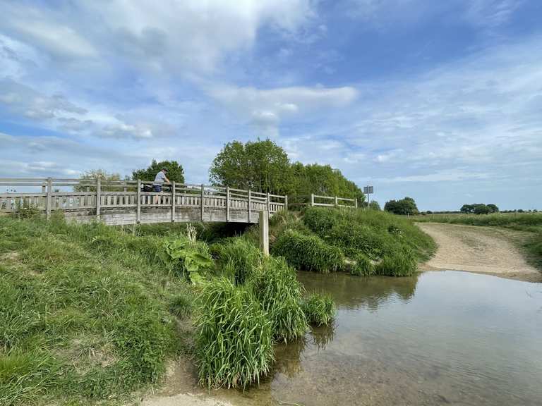 Ford and bridge along gravel trails, nice little picnic spot too ...