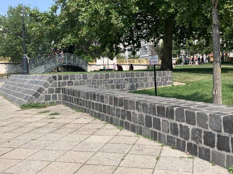 Columbo Statue - Columbo-szobor / Budapest: Wanderungen und Rundwege ...
