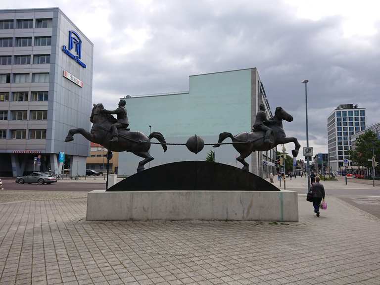 Denkmal des Experiments der Magdeburger Halbkugeln : Radtouren und ...