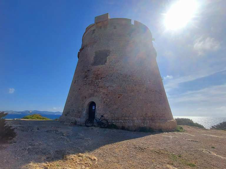 Torre des Carregador and torre de Ses Portes — circular through the Ses ...