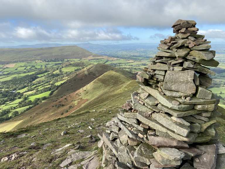 Waun Fach loop via the Dragons Back — Bannau Brycheiniog / Brecon ...