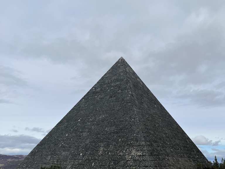 Balmoral Cairns - Prince Albert Pyramid wandelroutes en hikes | Komoot