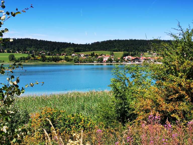 Lac de Saint-Point et la source Bleue - boucle depuis Malbuisson ...