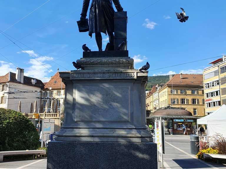 Place Pury mit Denkmal von David de Pury: Wanderungen und Rundwege | komoot