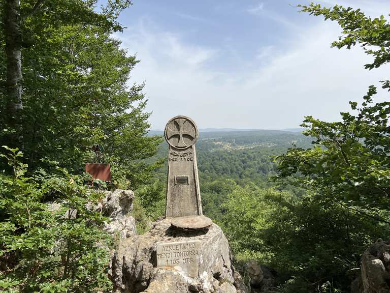 Laberinto de Arno y Lazkueta — circular por el ZEC Entzia | Wanderung ...