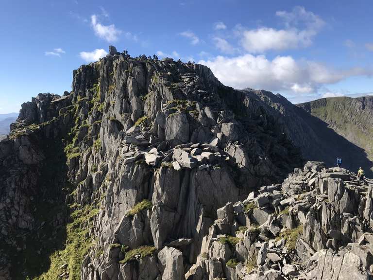 Tryfan North Ridge scramble loop from Llyn Ogwen — Snowdonia National ...